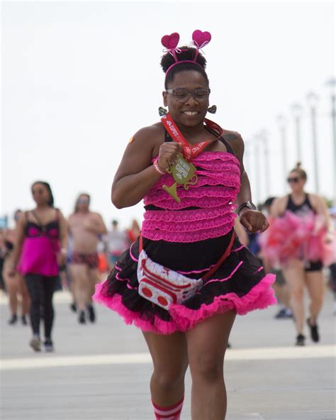 Undie Run Over 100 Undie Wearing Runners Descend Midtown To Support