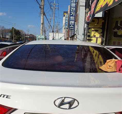 부산자동차썬팅 아반떼md 기존썬팅 제거 및 뒷유리 후면 뽀글이 제거후 열차단90프로 필름 재시공 부산광역시 사상구 괘법동
