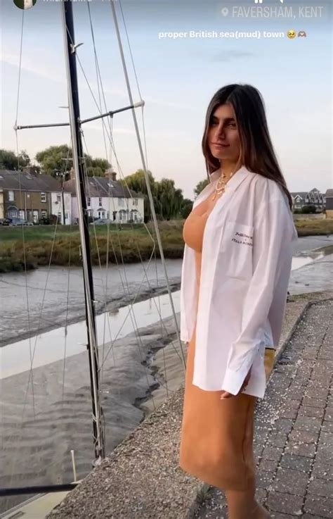 Adult Film Star Mia Khalifa Surprises Locals With A Trip To Faversham Kent Live