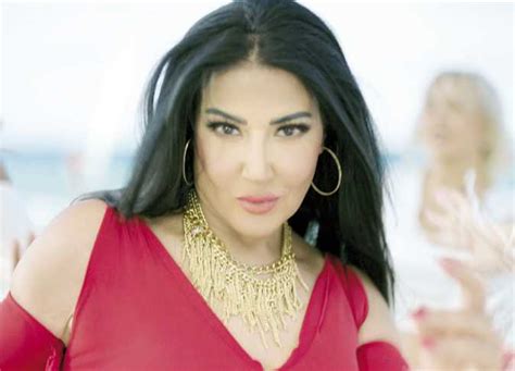 سمية الخشاب تطير إلى دولة أوروبية تعرف على تطورات حالتها الصحية خاص