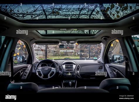 Panoramic View Inside Car Double Sunroof Hatch With Tinted Glass