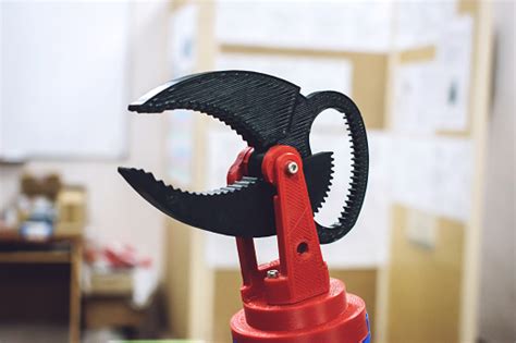 3d 로봇 클램프 팔 홀더 인쇄 플라스틱 조작 로봇 손 3 차원 프린터에 인쇄 하는 기계 도구 Diy 로봇 공학 공학 과학 기술 컴퓨터 코드 3차원 형태에 대한 스톡 사진