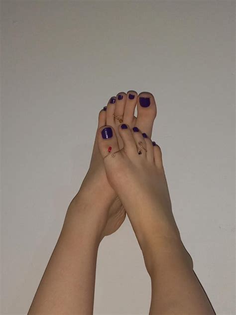 Gabriela Gomes Feet