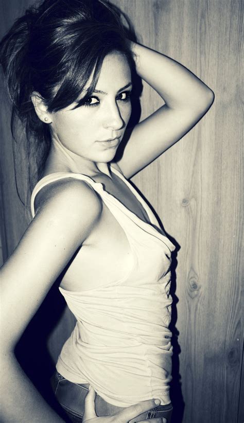 Gak Perlu Malu Di Depan Kamera Nih Tips Agar Hasil Foto Kamu Terlihat Fotogenik