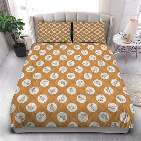 Cute Cocker Spaniel In Circle On Caramel Background Seamless Quilt