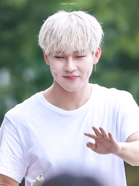 Айдолы с невероятно милыми ямочками на щеках