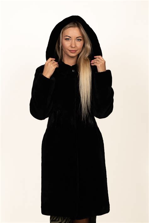 Жіноча чорна шуба з мутону Світ Шкіри та Хутра