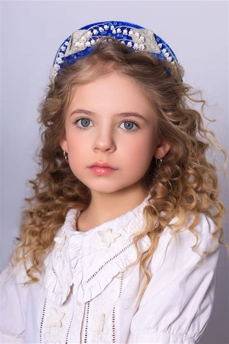 Emilia Poliakova Artofit
