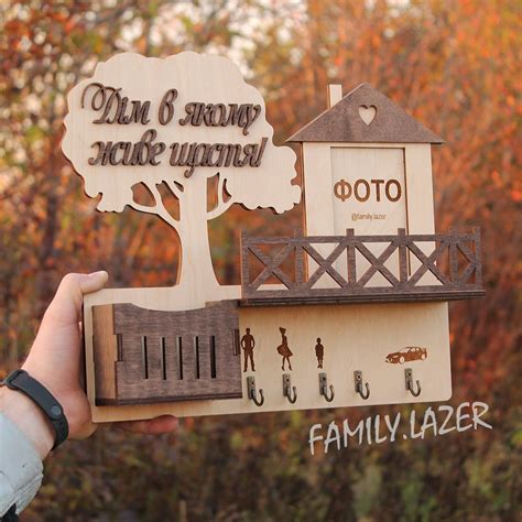 Функціональна деревяна ключниця для дому з поличкою та скринькою