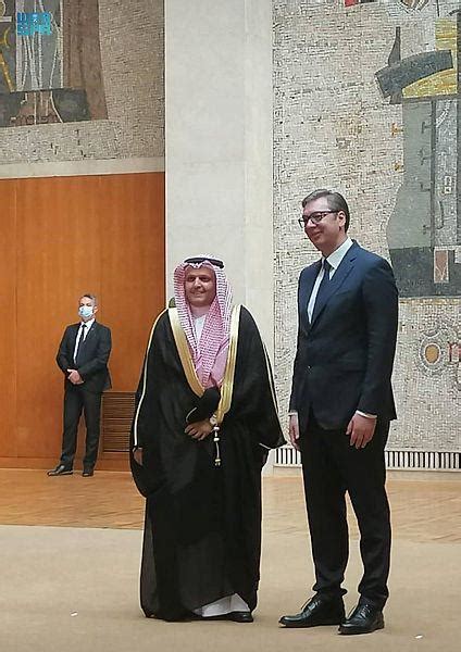 الاحمدی استوارنامه ى خود را به عنوان سفیر غیر مقیم به رئیس جمهور