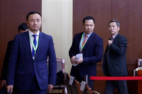 Сонсгол Зүүнбаянгийн чиглэлд эдийн засгийн ямар ч үр ашиггүй зам тавьж мөнгө угаасан