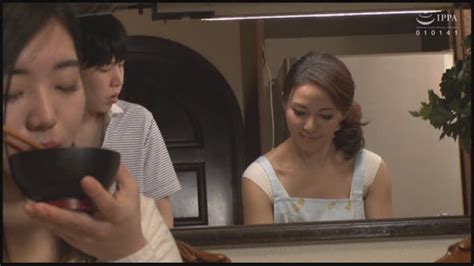 娘の彼氏に膣奥を突かれイキまくった母 水野優香 40歳 Avチャンネル