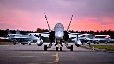 F 18 Wallpaper