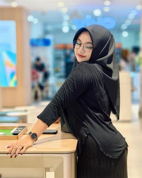 Pin oleh Ronald Andhika di Baju untuk dipakai di 2024 | Gaya hijab ...