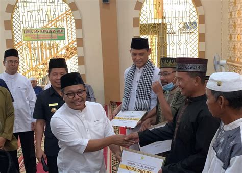 Dorong Kemakmuran Masjid Erwin Johana Salurkan Bantuan Untuk Beberapa