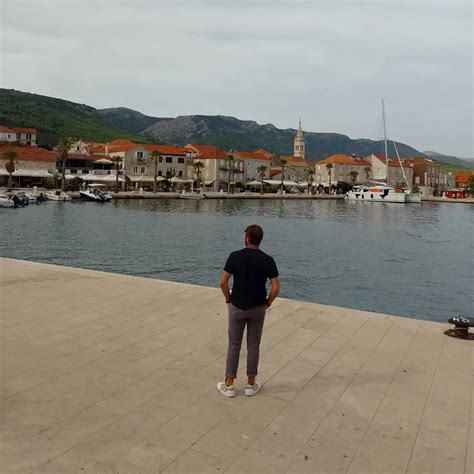 Aleksandar Pljachkovski Во посета на Клуб Матица така предновогодишно Се видов и слушнав со