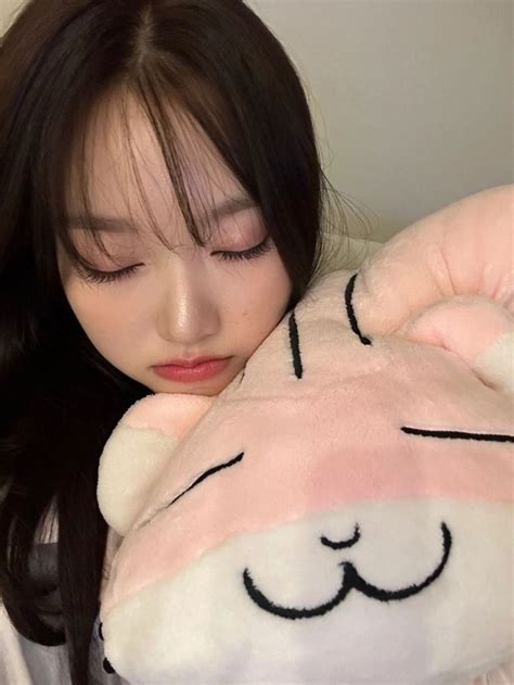 Pin On LOONA Gowon Loona Girl Kpop Girls