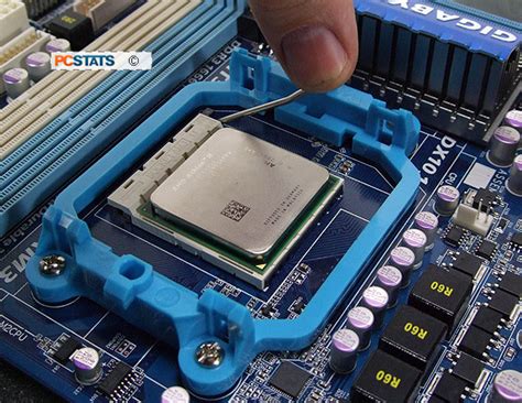 Amd Am3 Pcstats Review Inserting The Socket Am3 Cpu Correctly