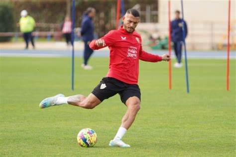 Luis Javier Suárez Logró Ser Inscrito Y Debutó Con Almería Este