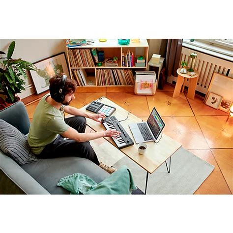 Native Instruments Komplete Kontrol M32 Compact Keyboard Controller Guitar Center