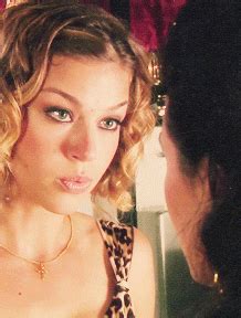 Lesbian Kiss S Get The Best  On Giphy