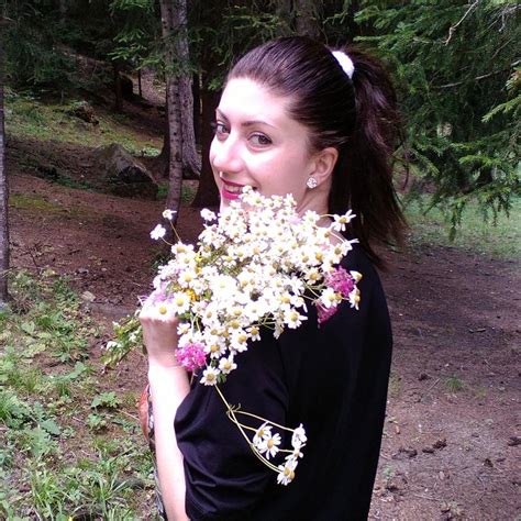 ლალი ახალკაცის პოეზია