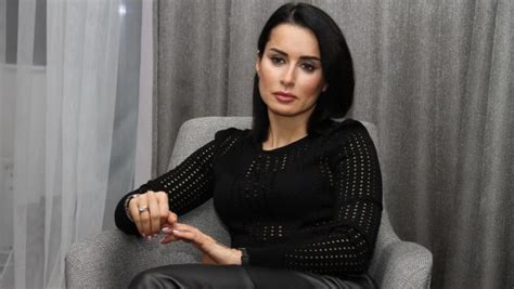 თინა კანდელაკი რუს ტურისტებს ოკუპირებულ გაგრაში ჩასვლისა და აფხაზური ხაჭაპურის დაგემოვნებისკენ