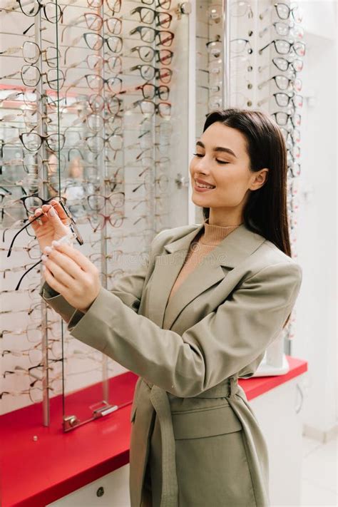 Large Selection Of Eyeglasses With Different Frames High Quality Eyeglasses With Clear Lenses