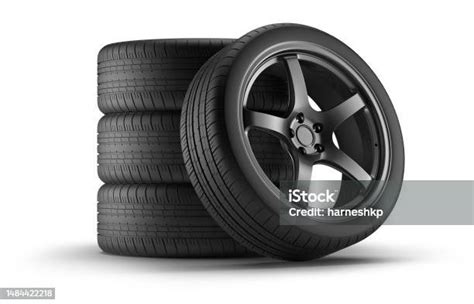 자동차 타이어와 바퀴 세트는 흰색 배경에 분리되어 있다 3d 렌더링 타이어에 대한 스톡 사진 및 기타 이미지 타이어 더미