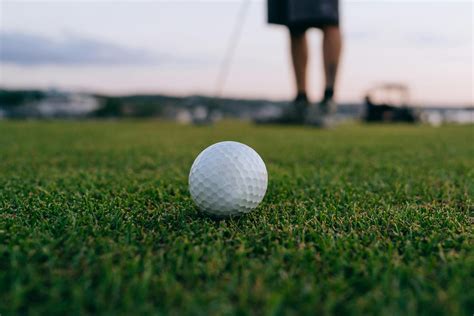 게임 경쟁 경치 골퍼 골프 골프 공 골프 코스 공 기다리는 녹색 놀이 둥근 들판 라이프스타일 레저 레크리에이션 배경 사람 스포츠 스포츠