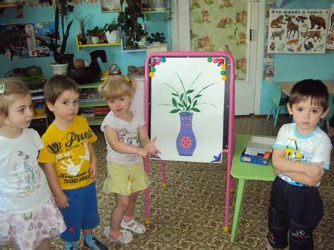 «Букет для мам Коллективная работа детей второй младшей группы 4 фото Воспитателям детских
