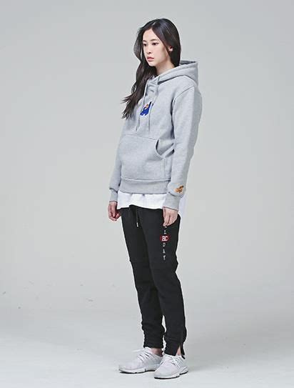 로맨틱크라운 단독 파정 신학기 개강 코디 꿀팁 센스 학생 스트릿 패션 패피 스트릿패션 여자 옷 데일리룩 데일리 추천 세일 할인 남자