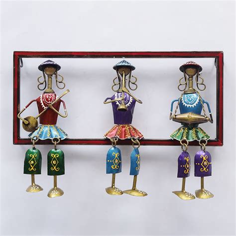 3 Cap Lady Horizontal Frame Metal Wall Art 15 X 9 Inches Hansart