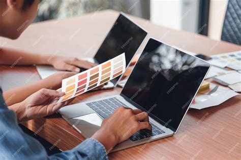 Premium Photo Mobile Apps Developers Team Designing Discussing Together On A User Interface