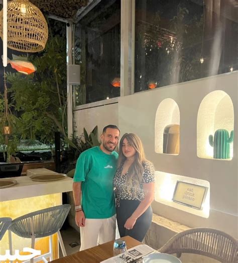 على معلول يستغل الإجازة للاحتفال بعيد ميلاد زوجته صور اليوم السابع