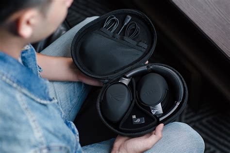 The ROG Strix Go 2 4 Is The Ideal Wireless Headset For Gaming Anywhere