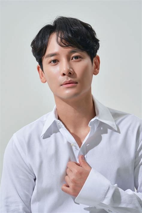 클릭비의 리더 김태형 마운틴무브먼트와 전속계약 완료새로운 활동 예고 텐아시아