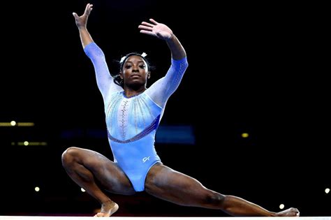 Simone Biles Wallpapers 42 Images Wallpapercat