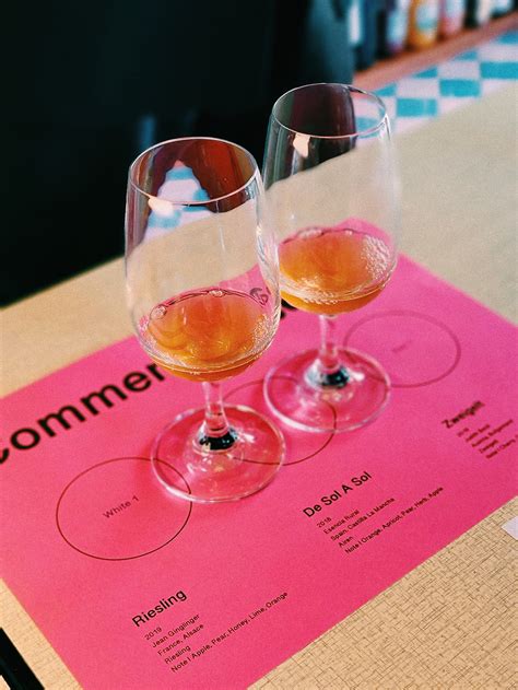 망원동 힙한 와인샵 코멘터리사운드에서 내추럴 와인 콸콸