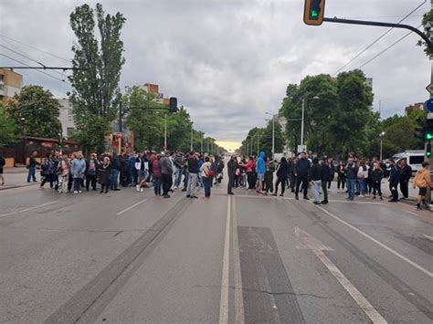 Протестиращи затвориха столичния бул Сливница Това е писта за джигити Видео снимки