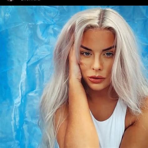 Laura Laurasmyth Threads Say More