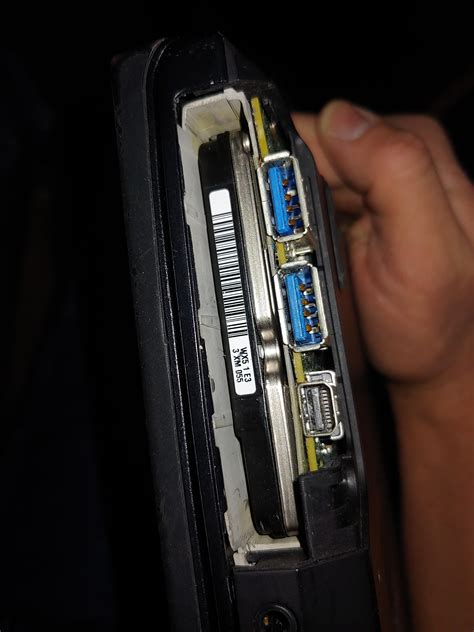 How Would You Go About Getting A Drive Out When It Has No Pull Tab