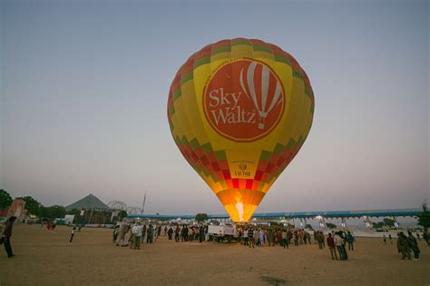 푸시카르 라자스탄 인도에서 출발 할 준비가 뜨거운 공기 발롱 열기구에 대한 스톡 사진 및 기타 이미지 열기구 경관 계곡 Istock