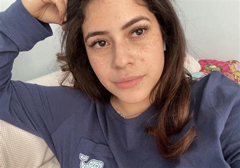 Grown To Actually Like My Freckles Scrolller