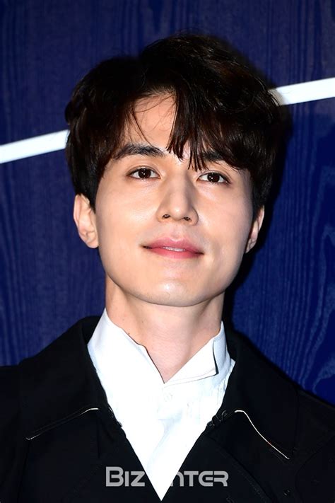 Bz포토 이동욱 눈부신 우윳빛 피부 이투데이