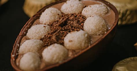계란 고명 단 것 단 음식 달콤한 디저트 럭셔리 맛 맛있는 먹을 수 있는 먹음직스러운 무스 미식가 베이킹 부활절 빠지다 사탕 설탕 쇼콜라 티