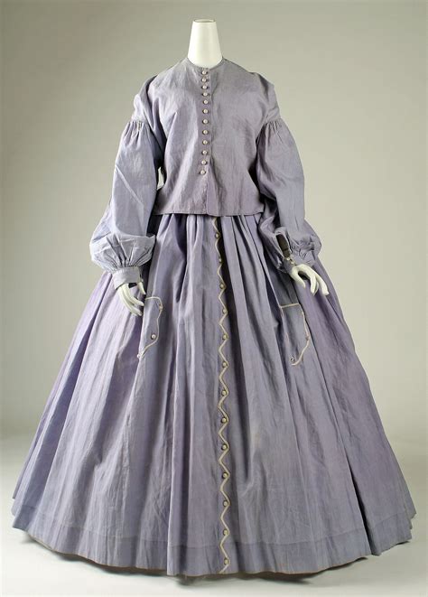Fashion Moments Bishop Sleeve Genealogy Lady