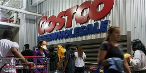 Costco Keeps Members And Investors Guessing Wsj