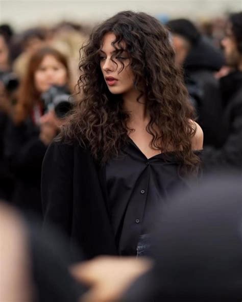 როგორ ჰგავს დედას მონიკა ბელუჩის ქალიშვილის ულამაზესი ფოტოები Marao