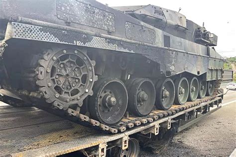 В Португалии загорелся прицеп с Leopard 2a6 после чего загорелся и сам танк